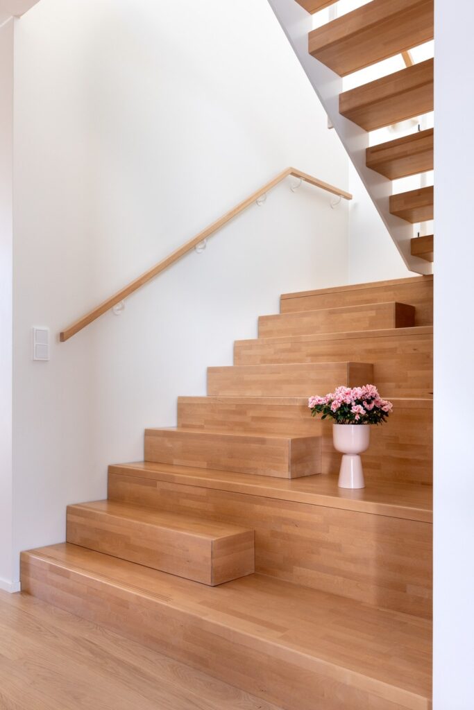 Portaat kotiin ammattitaidolla – Tähtiporras Oy